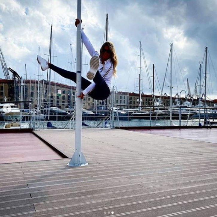 Pole dance mania, guarda le vip avvinghiate al palo - Tgcom24