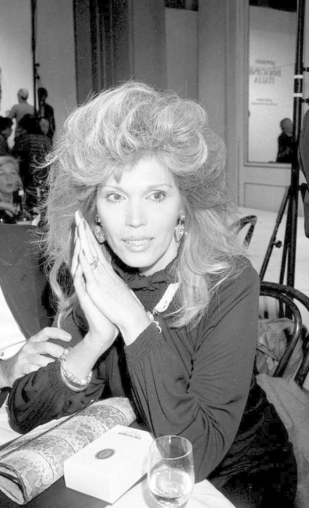 Amanda Lear compie 80 anni: tra arte e musica una vita all'insegna dell ...