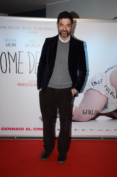 Alessandro Gassmann compie 55 anni di talento: dal calendario sexy al ...