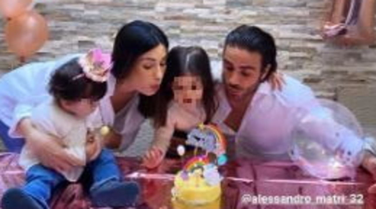 Nargi e Matri, guarda il primo compleanno di Beatrice - Tgcom24