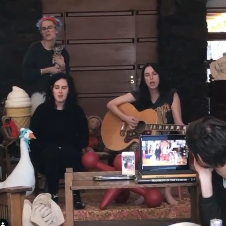 Bruce Willis "rasa" la figlia Tallulah e il risultato è... il soldato ...