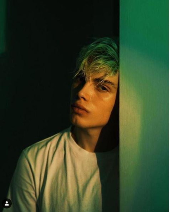 Biondo da "Amici" al cinema: nei panni di un rapper in un film con ...