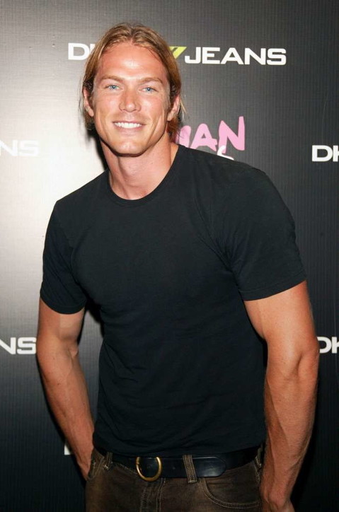 Guarda come si è trasformato Jason Lewis, il biondo amante di Samantha ...