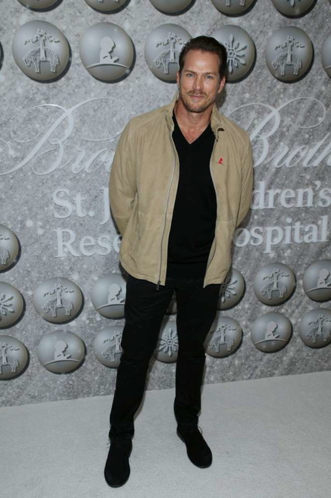 Guarda come si è trasformato Jason Lewis, il biondo amante di Samantha ...