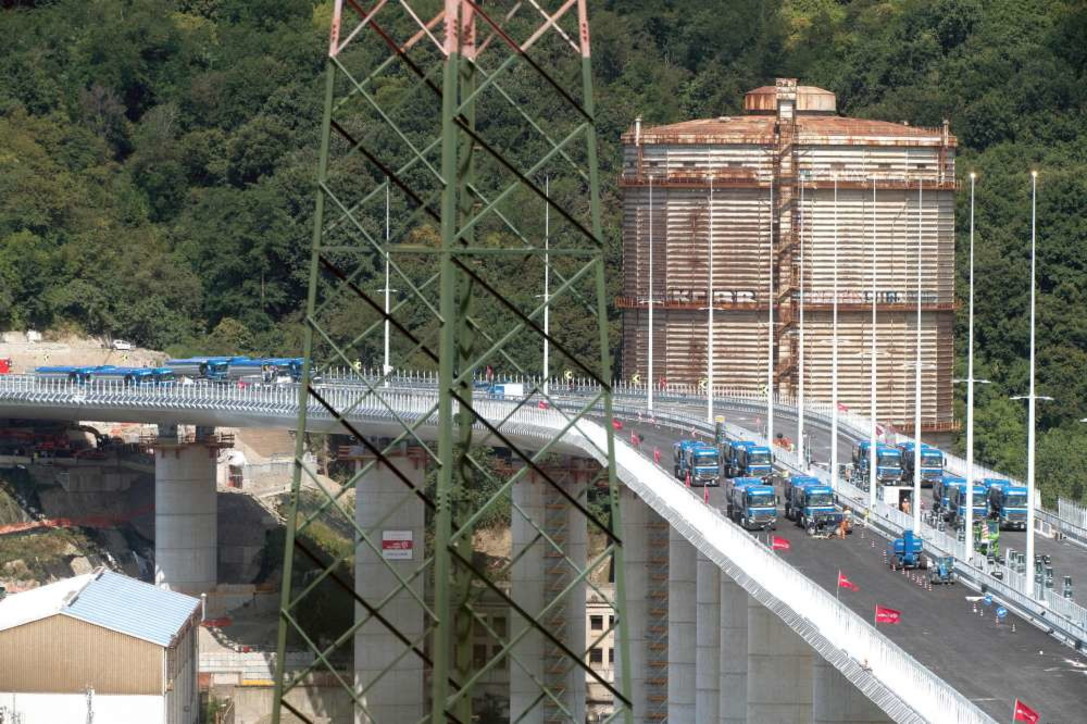 Nuovo Ponte di Genova, al via il collaudo statico: 54 Tir sopra il ...