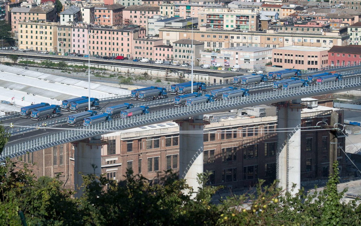 Nuovo Ponte di Genova, al via il collaudo statico: 54 Tir sopra il ...