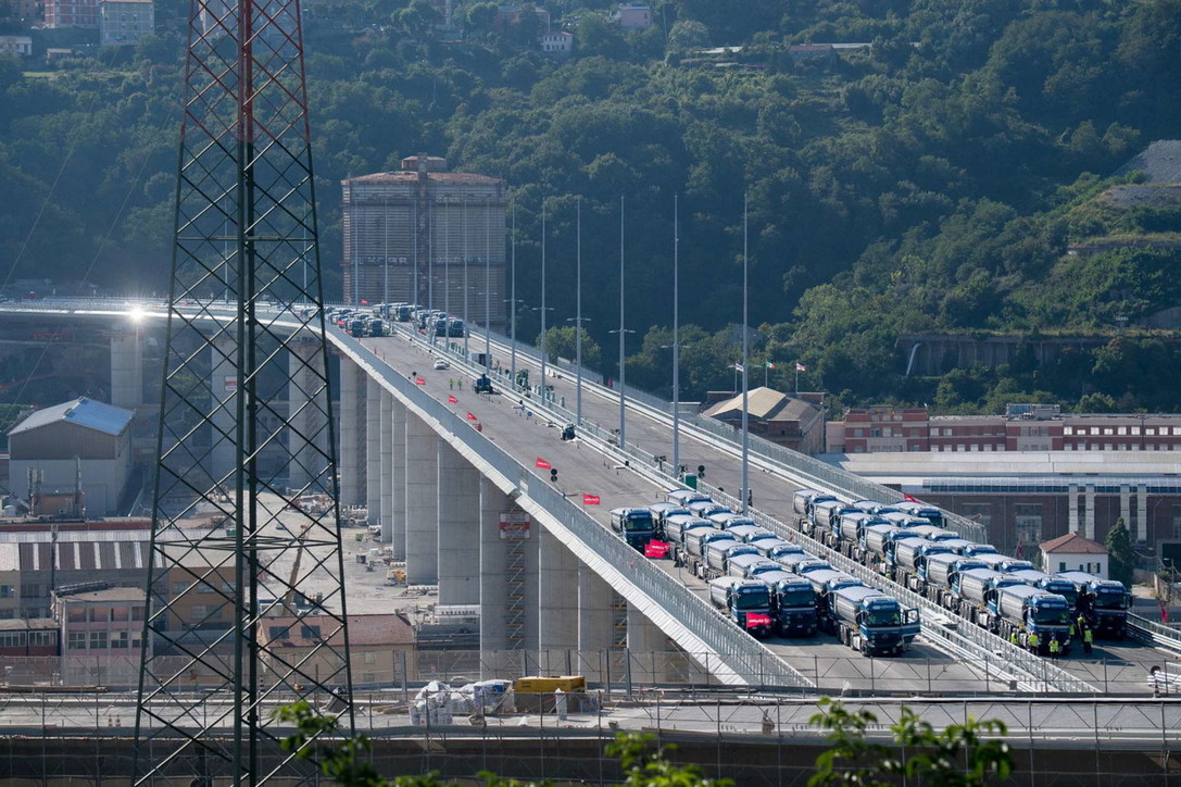 Nuovo Ponte di Genova, al via il collaudo statico: 54 Tir sopra il ...