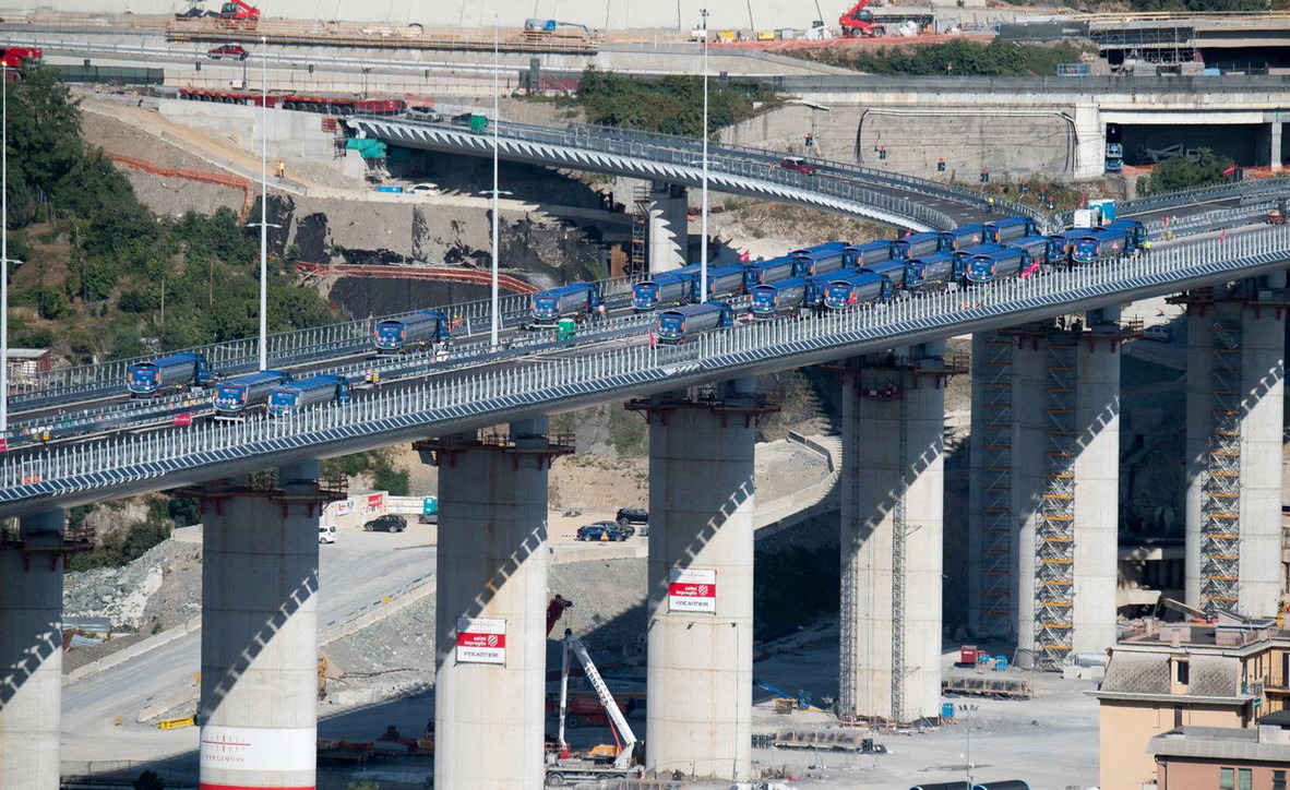 Nuovo Ponte di Genova, al via il collaudo statico: 54 Tir sopra il ...