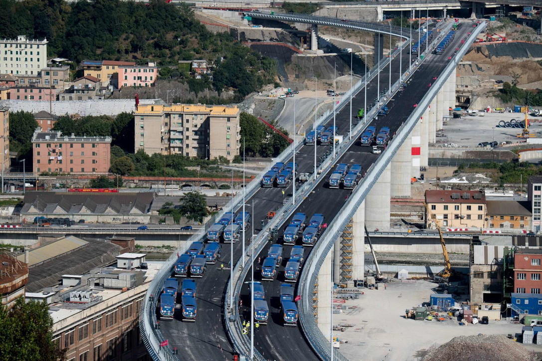 Nuovo Ponte di Genova, al via il collaudo statico: 54 Tir sopra il ...