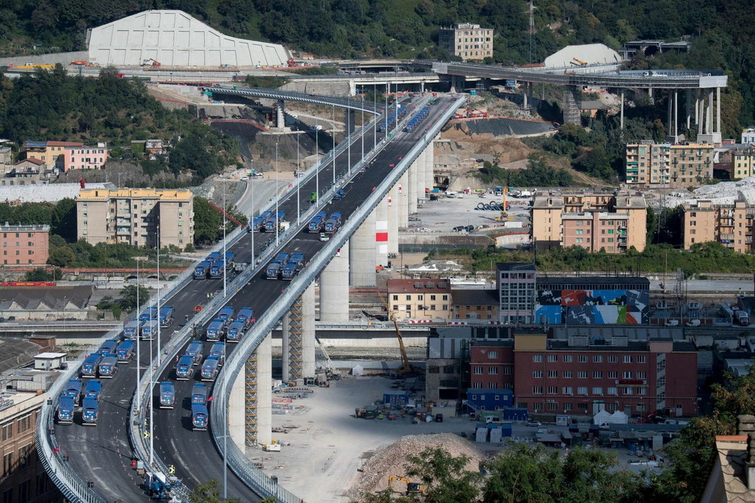 Nuovo Ponte di Genova, al via il collaudo statico: 54 Tir sopra il ...