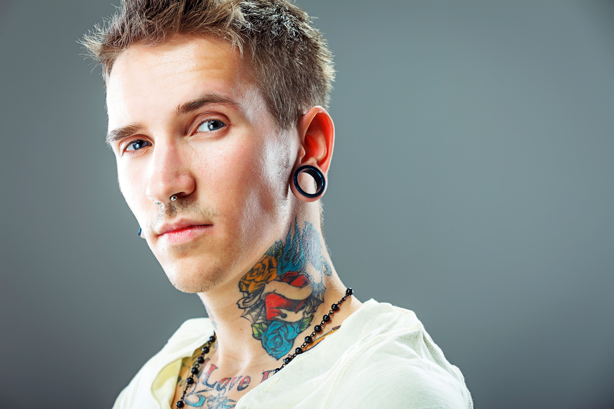 Uomo, il septum piercing: a chi sta bene e perché è il trend del ...