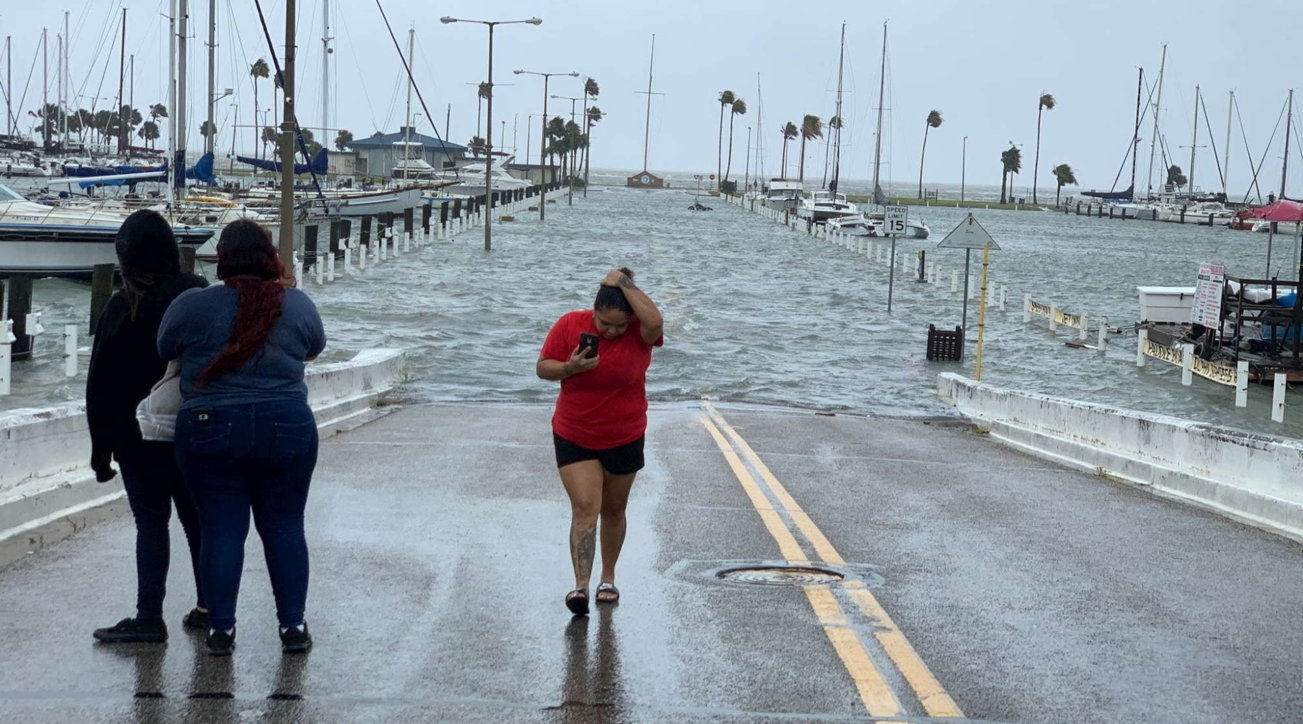 Usa, la tempesta "Laura" diventa uragano e marcia verso la costa - Tgcom24
