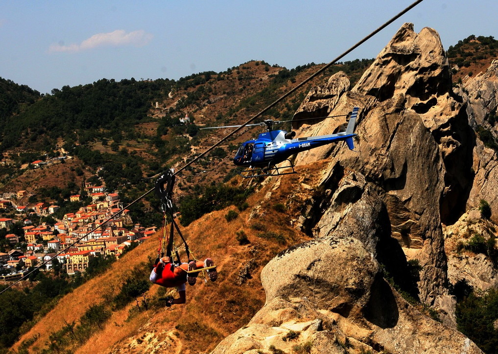 Donnavventura: la zip-line e l’emozionante esperienza del volo - Tgcom24