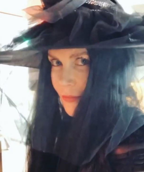 Jennifer Lopez diventa Madonna, Lizzo la mosca sulla testa di Pence ...