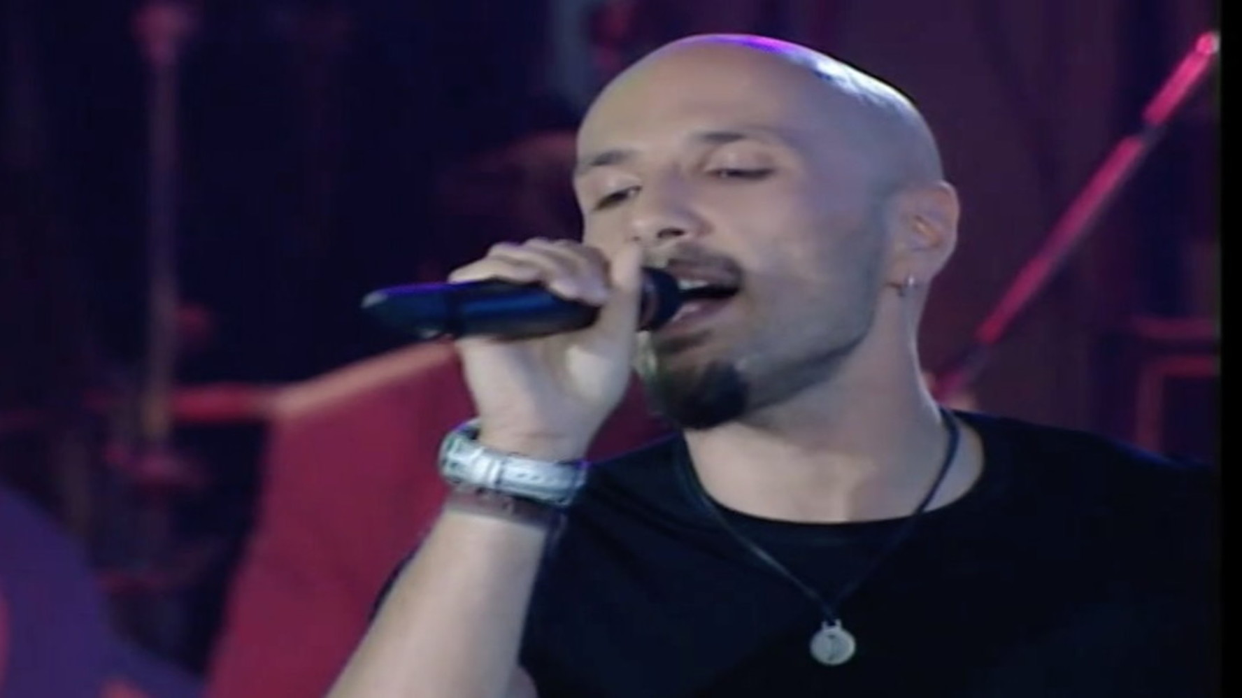 Alex Baroni avrebbe compiuto oggi 54 anni: ricordiamolo con questa ...