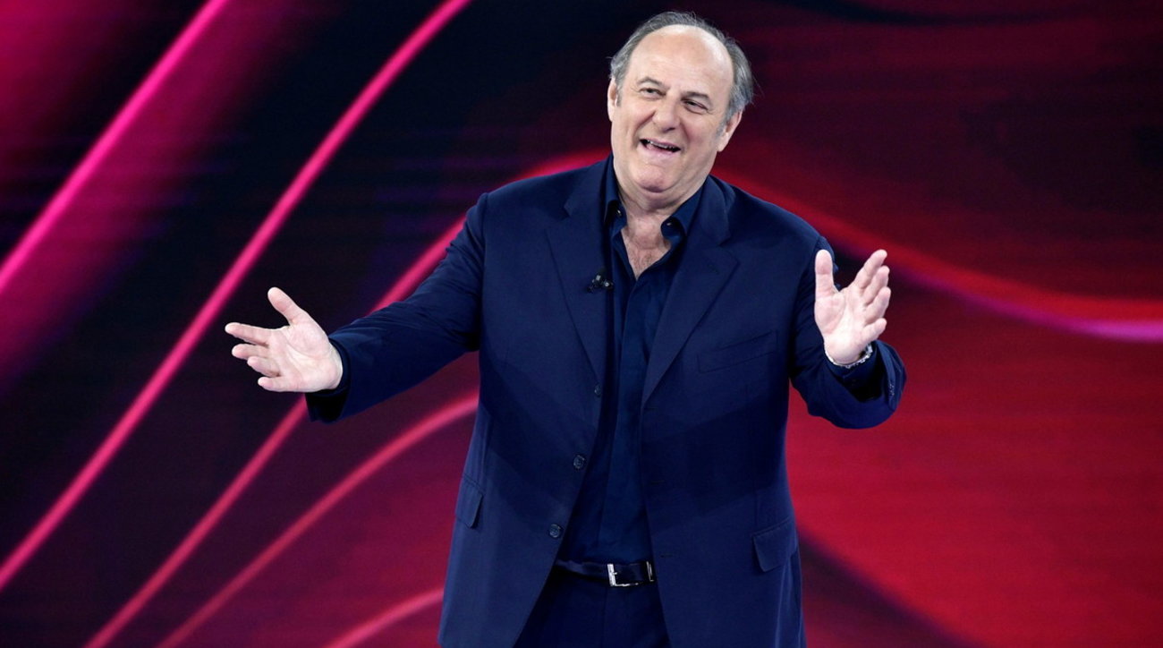 Gerry Scotti pazzo di Virginia: "E' bellissimo essere nonno" - Tgcom24