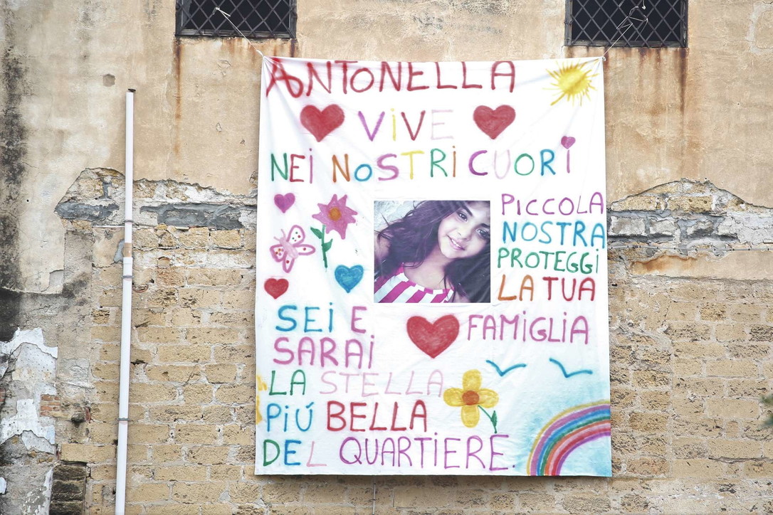Palermo saluta la piccola Antonella, la bimba morta per la sfida su ...