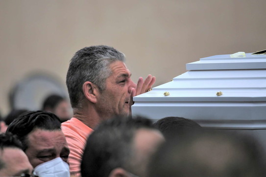 Palermo saluta la piccola Antonella, la bimba morta per la sfida su ...