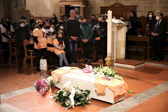 Palermo saluta la piccola Antonella, la bimba morta per la sfida su ...