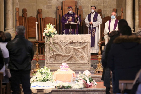 Palermo saluta la piccola Antonella, la bimba morta per la sfida su ...