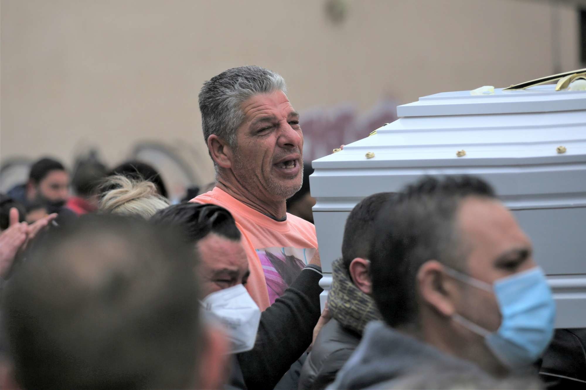 Palermo saluta la piccola Antonella, la bimba morta per la sfida su ...