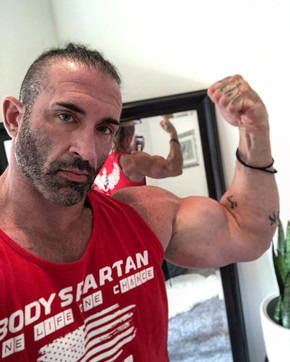 Tyler Reks, ex star del wrestling, annuncia: "Sono diventata donna ...