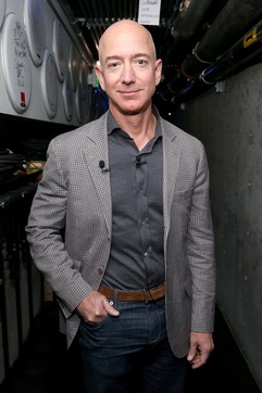 Moda e stili, Forbes Billionaires 2021: l’evoluzione dei look di Jeff ...