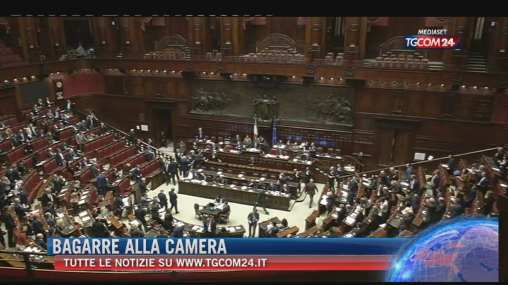 Breaking News delle ore 21.30: "Bagarre alla Camera" - Video Tgcom24