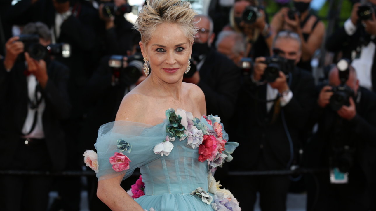 Cannes 74, Sharon Stone irresistibile e fiabesca sul red carpet - Foto ...