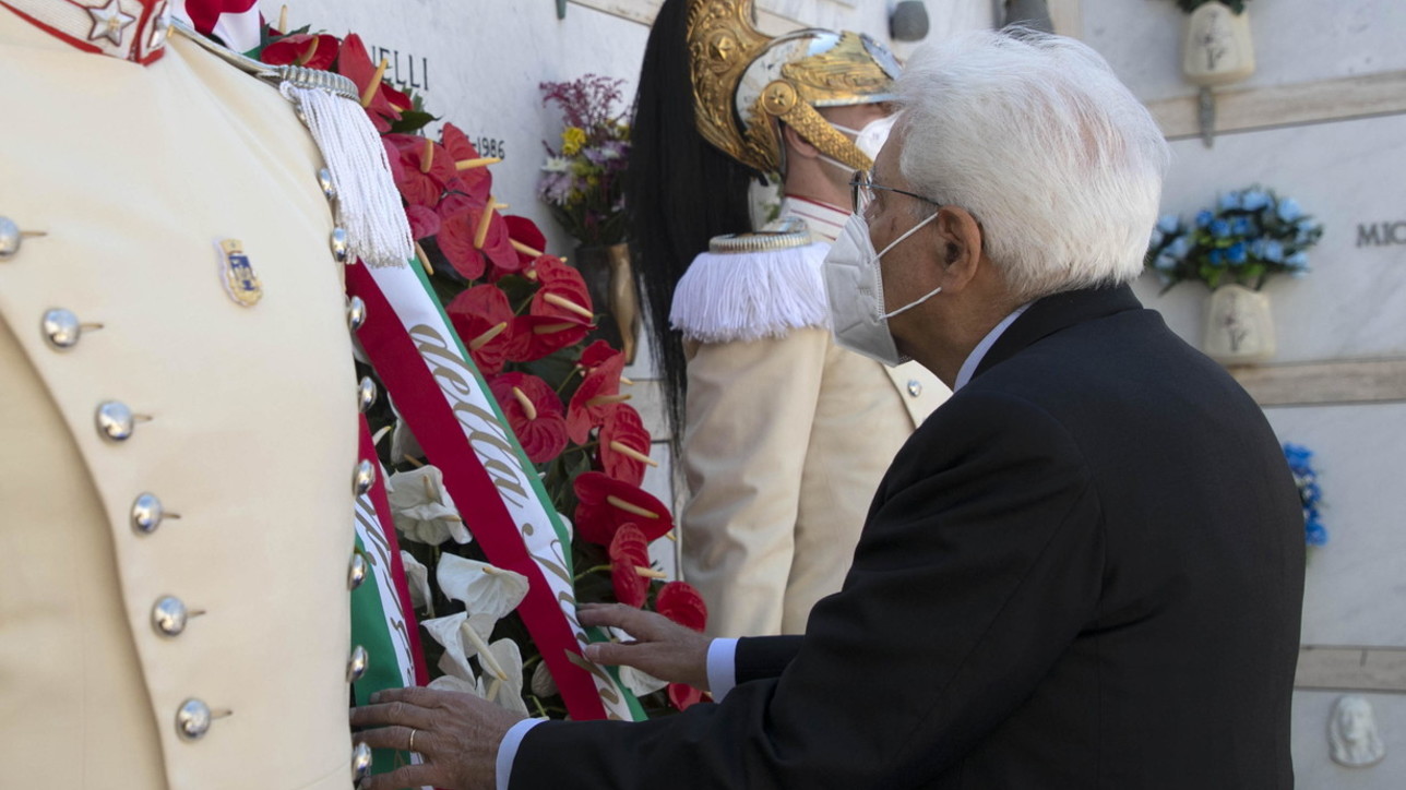 Mattarella a Ventotene, fiori sulla tomba di Altiero Spinelli