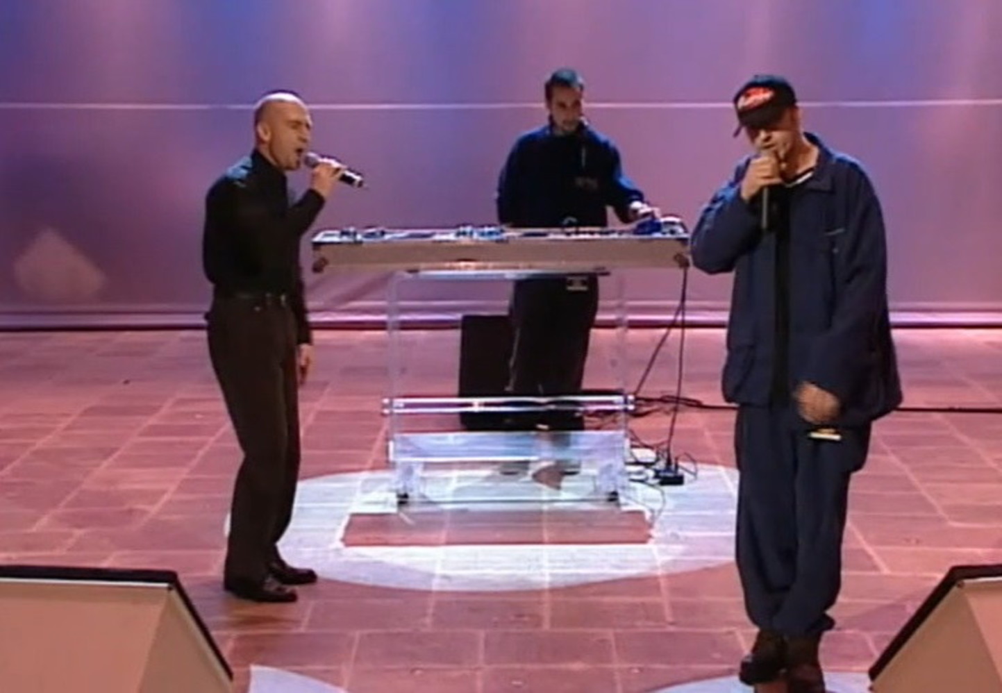 Auguri a Neffa, riascoltiamo "Aspettando il Sole" a "Buona Domenica"