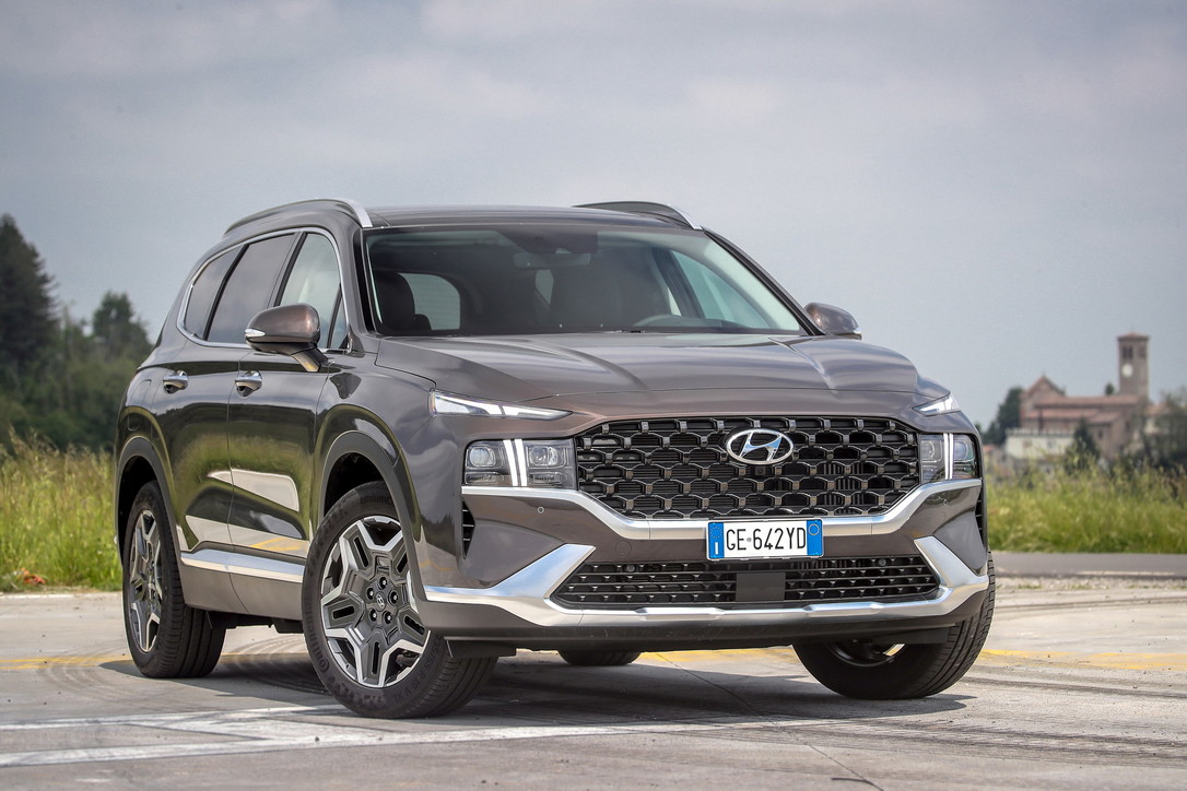 Hyundai Santa Fe, altra versione elettrificata ma ora Plug-in