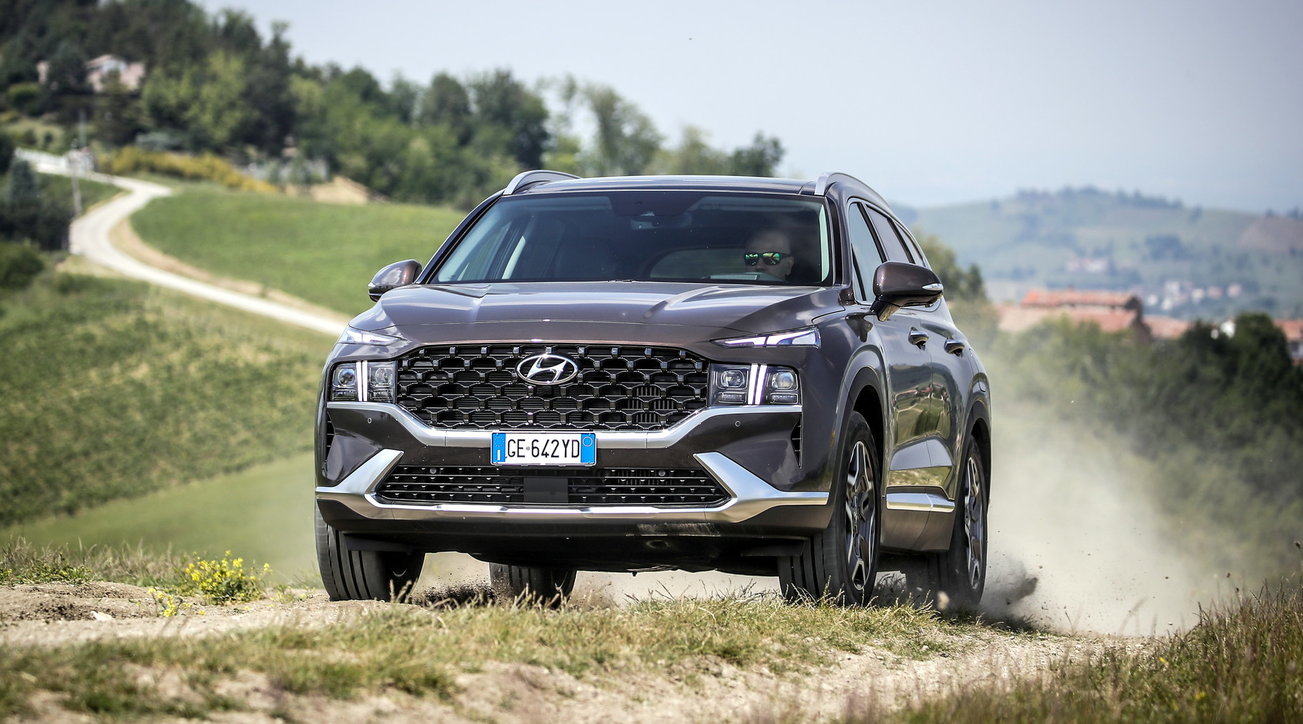 Hyundai Santa Fe, altra versione elettrificata ma ora Plug-in