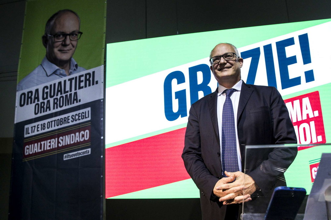 Gualtieri sindaco di Roma: ringrazio avversari, Calenda per idee e ...