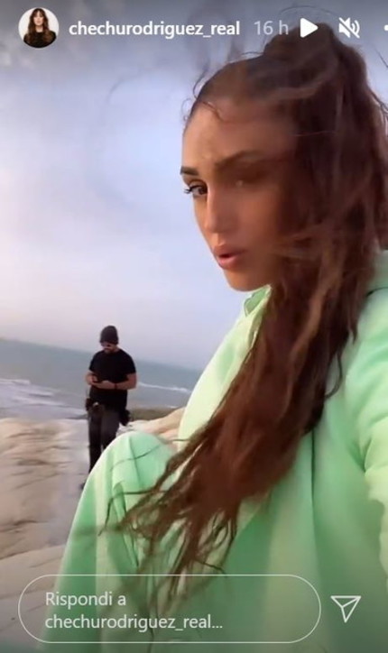 Belen in Sicilia con i fratelli, ma il suo Antonino è molto lontano