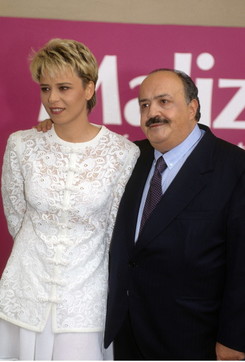 Maria De Filippi compie 60 anni: le foto della sua carriera, dagli ...