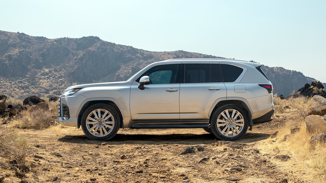 Nuova Lexus LX, il luxury Suv sposa il fuoristrada estremo