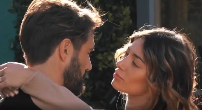 "Grande Fratello Vip 6", il bacio appassionato tra Soleil e Alex