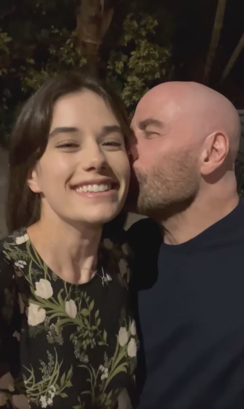 Ella Travolta pubblica il suo primo singolo... e nel video social c'è ...