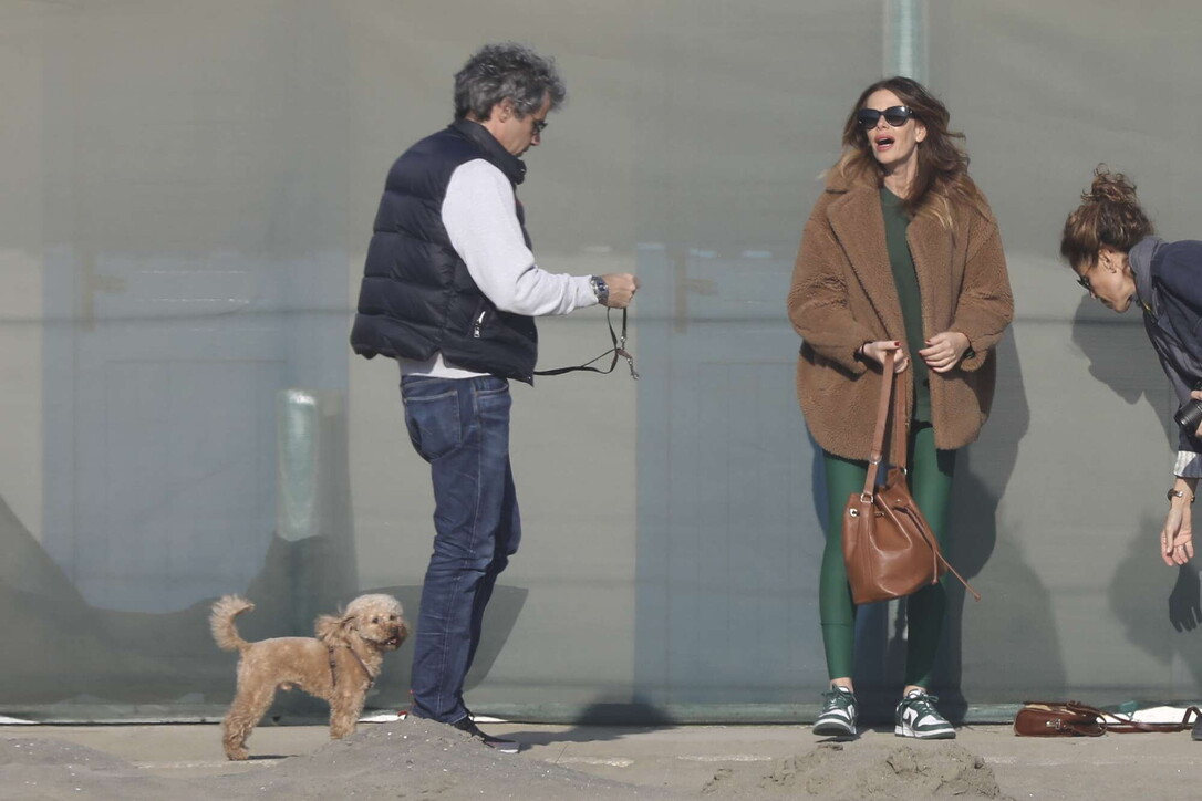 Alessia Marcuzzi e il marito Paolo, amore sulla sabbia a Fregene