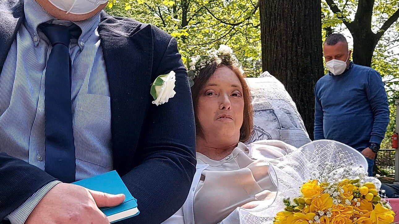 Laura e il suo ultimo desiderio: sposare Andrea prima di morire...e ...