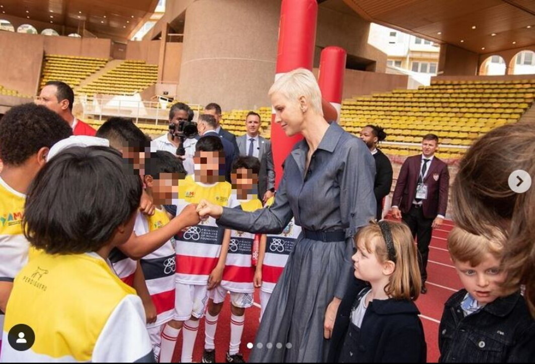 Charlene di Monaco bellissima e sorridente al primo evento ufficiale in ...