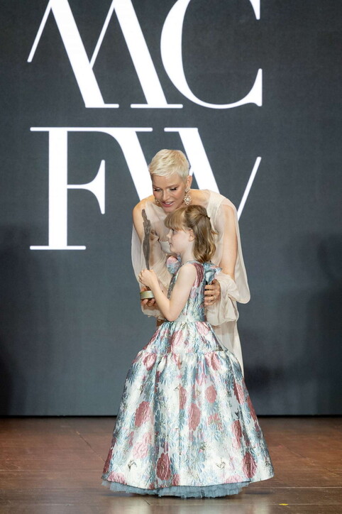 Charlene di Monaco bellissima e sorridente al primo evento ufficiale in ...