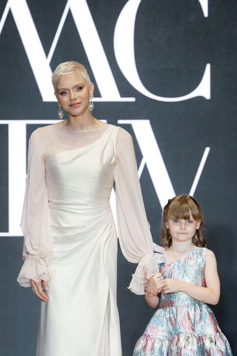 Charlene di Monaco bellissima e sorridente al primo evento ufficiale in ...