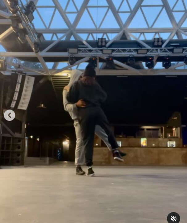 Marica Pellegrinelli e William Djoko mano nella mano per Milano