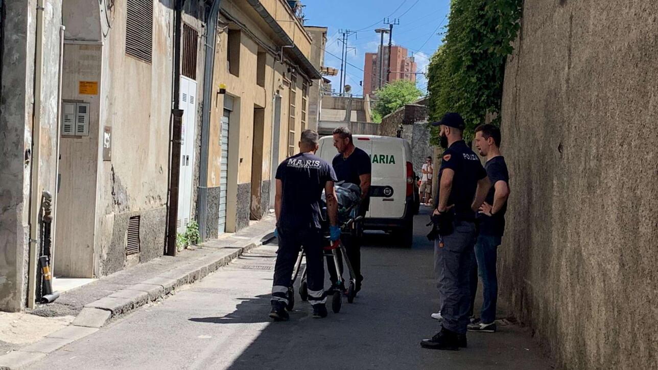 Giallo a Genova, donna trovata morta in casa