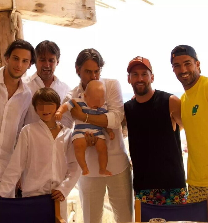 Pippo Inzaghi e Angela Robusti battezzano il figlio a Formentera con ...