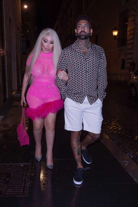 Jessica Alves paparazzata a Roma in dolce compagnia