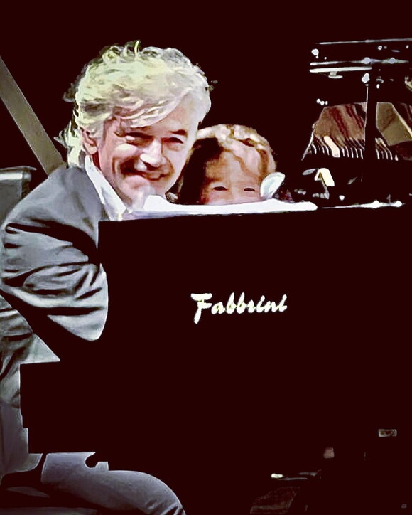 Morgan, che tenero papà al mare con Maria Eco