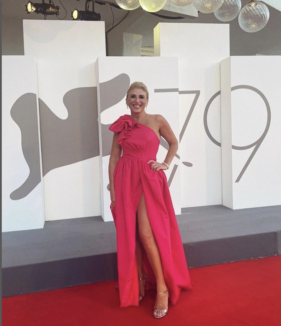 Barbara Foria premiata come comica tv dell'anno a Venezia 79 - Tgcom24